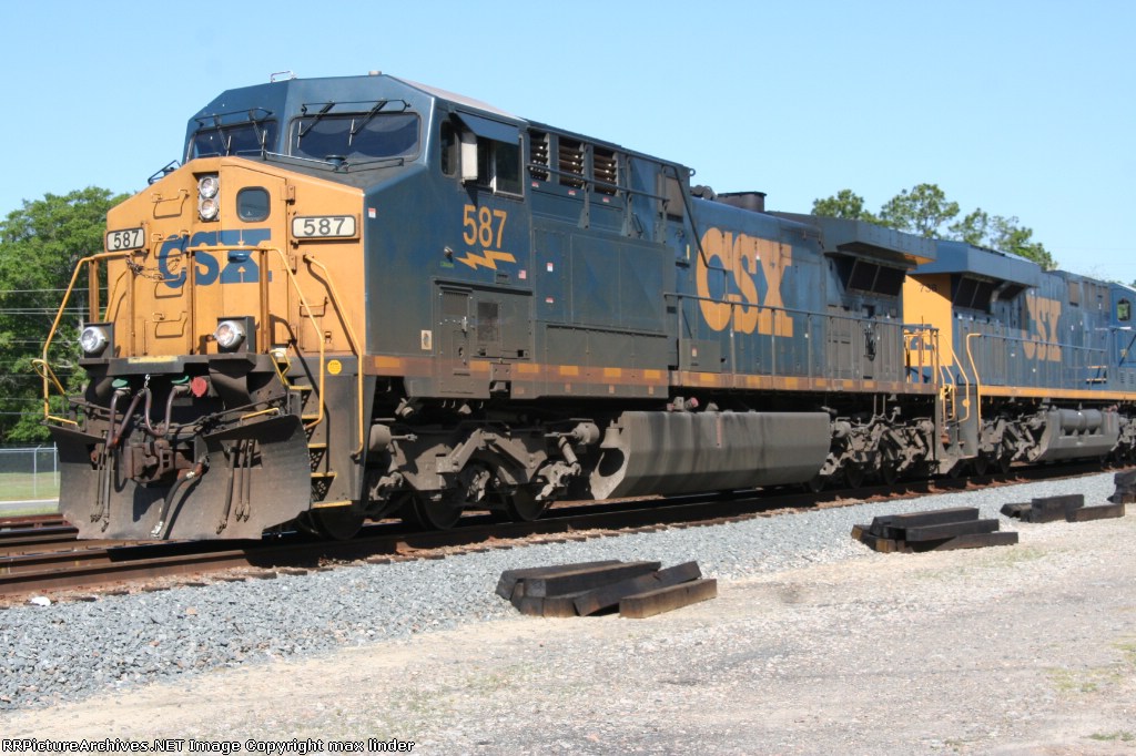 CSX 587